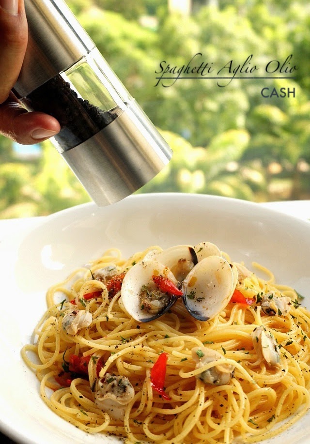 Spaghetti Aglio Olio with Fresh Clams ~ Cash Palace