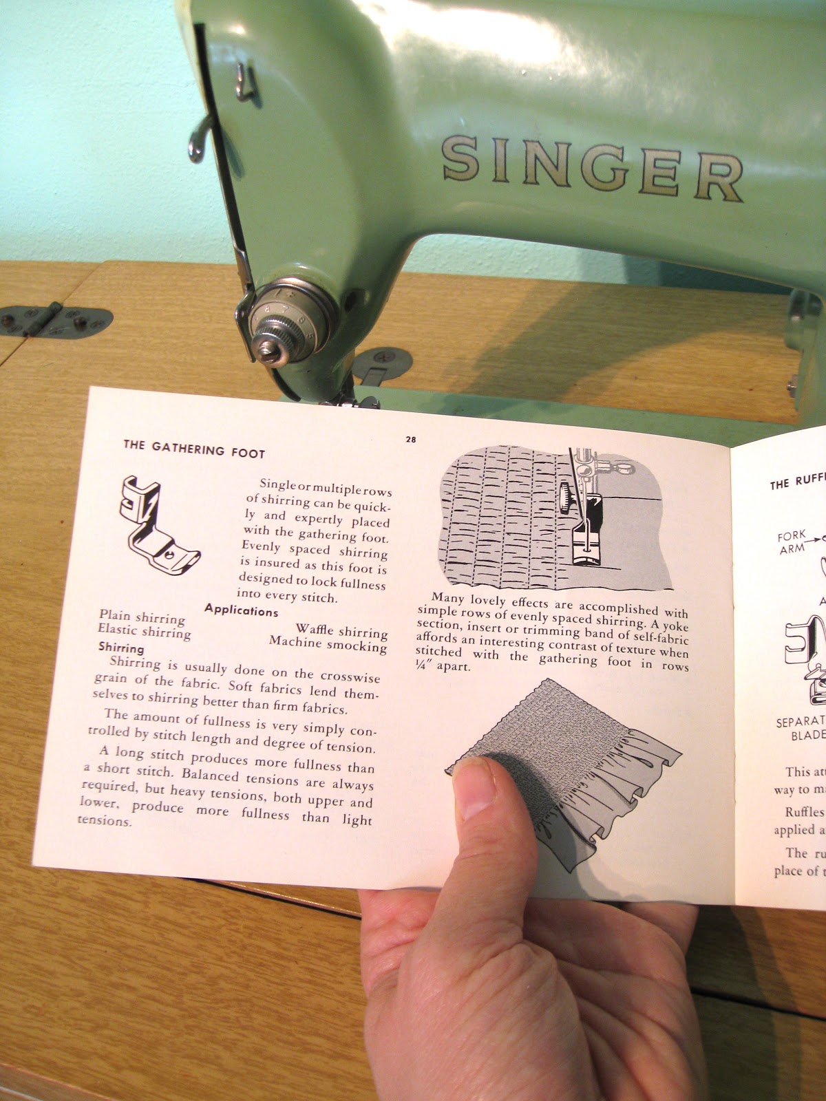 The Sassy Crafter: My gift to you-- a 1958 Singer sewing machine!