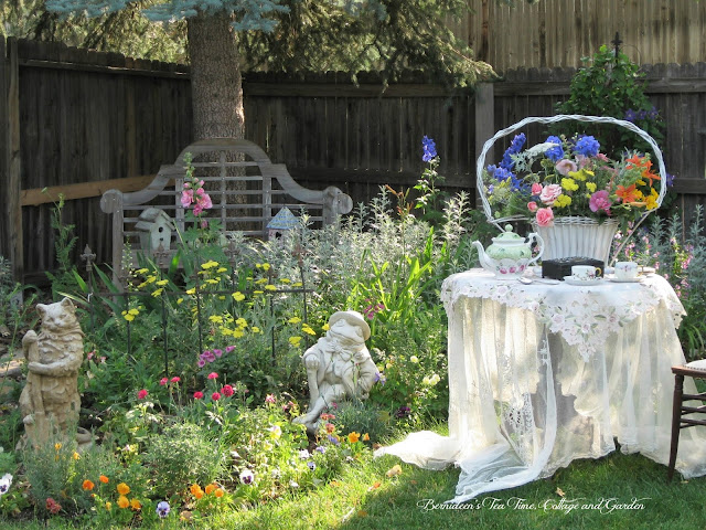 Bernideen's Tea Time, Cottage and Garden: TEA IN THE GARDEN