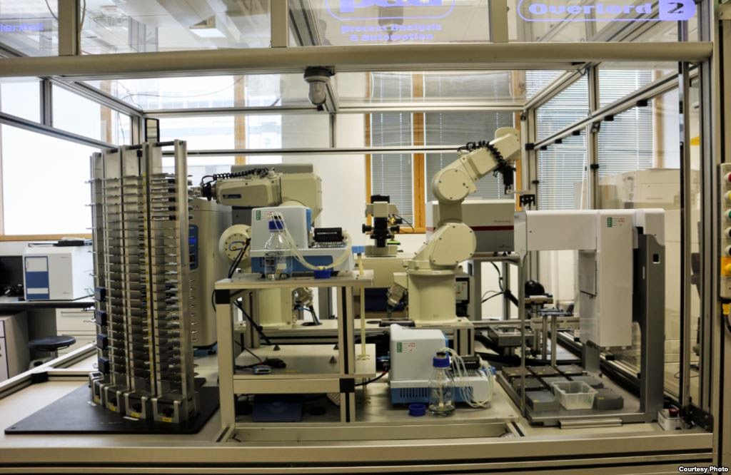 LENSA Optoelektronika: Robot Ilmuwan Bantu Buat Obat Baru