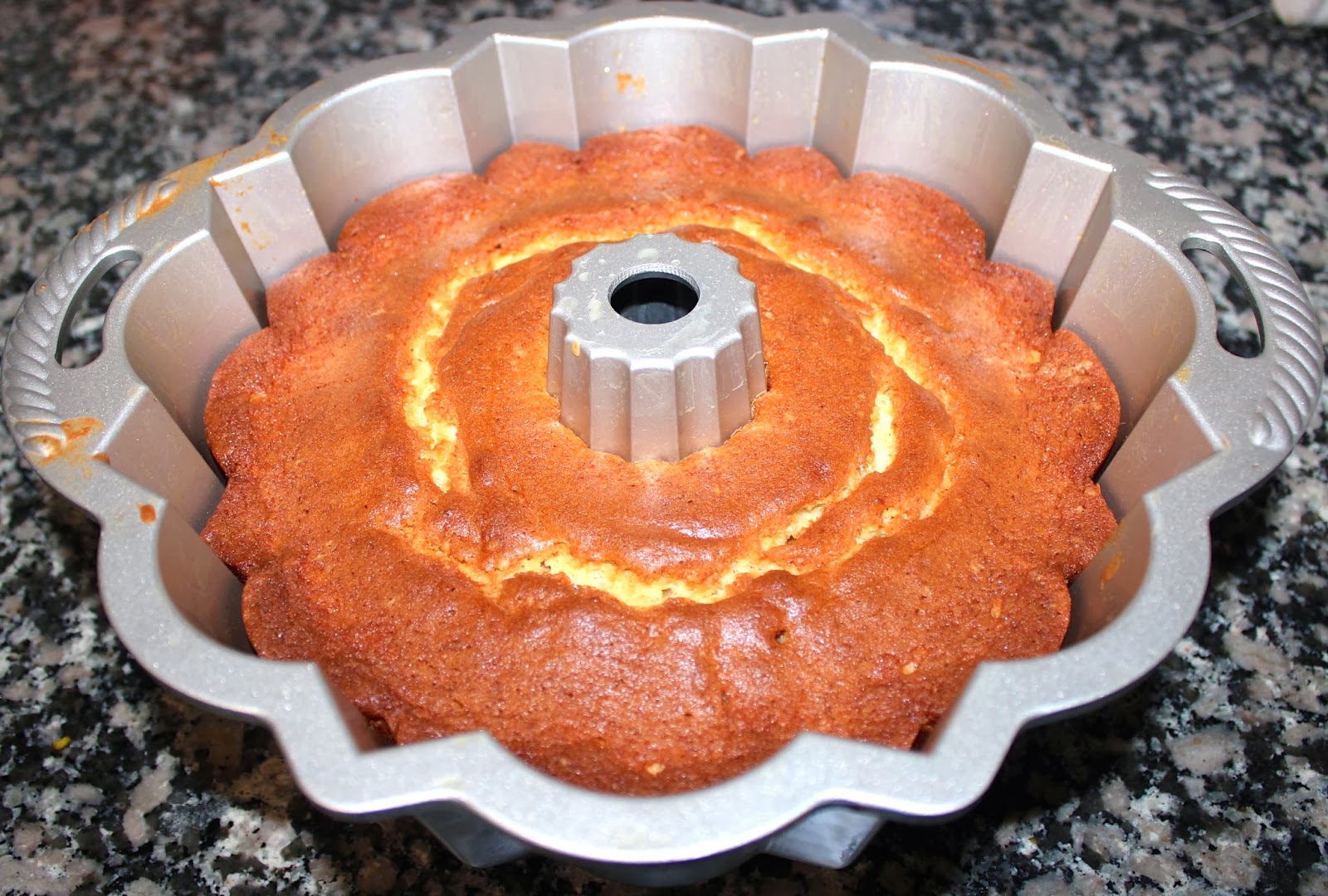 Cocinar es vivir y Bordar también: Bundt cake de pomelo / Grapefruit ...