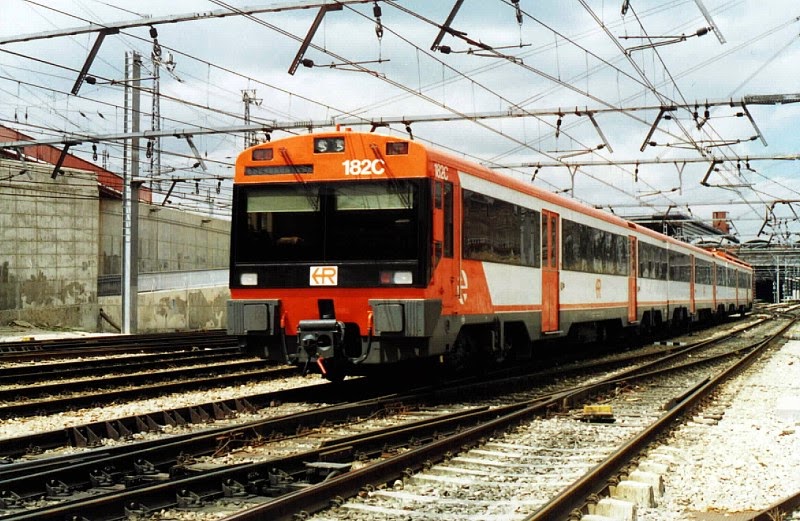 TRENES CON HISTORIA: NUESTRAS QUERIDAS UNIDADES ELÉCTRICAS DE RENFE UT-440