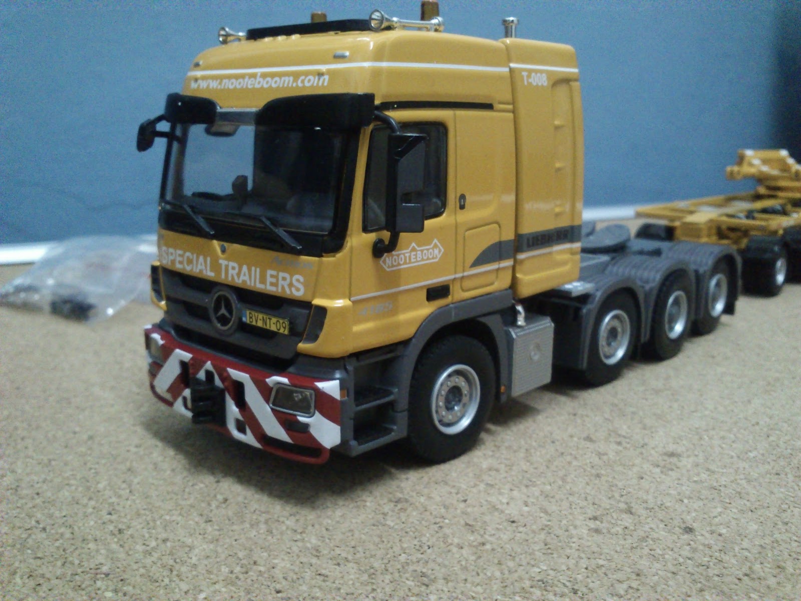 dolsdiecast: MB Titan dan Nooteboom Transporter.