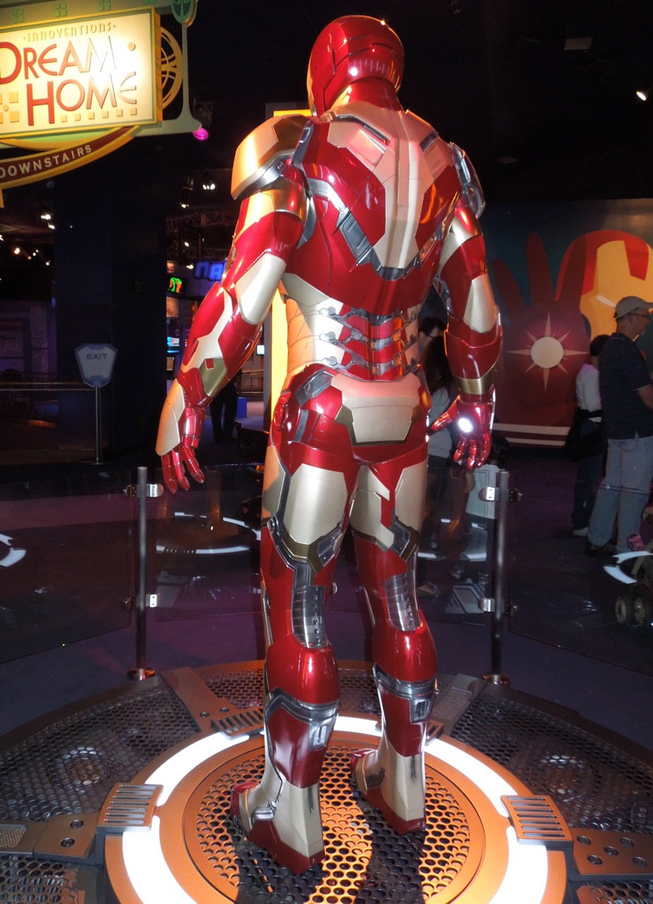 Hollywood Movie Costumes and Props: Iron Man 3 Mark 42 armour on ...