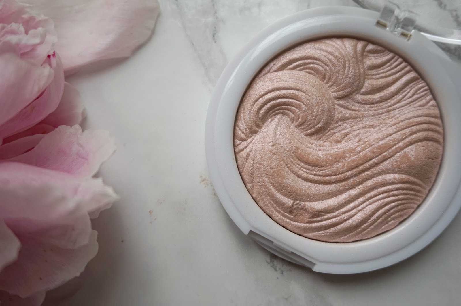 Best Budget Highlighter | MUA Undress Your Skin Highlighting Powder ...