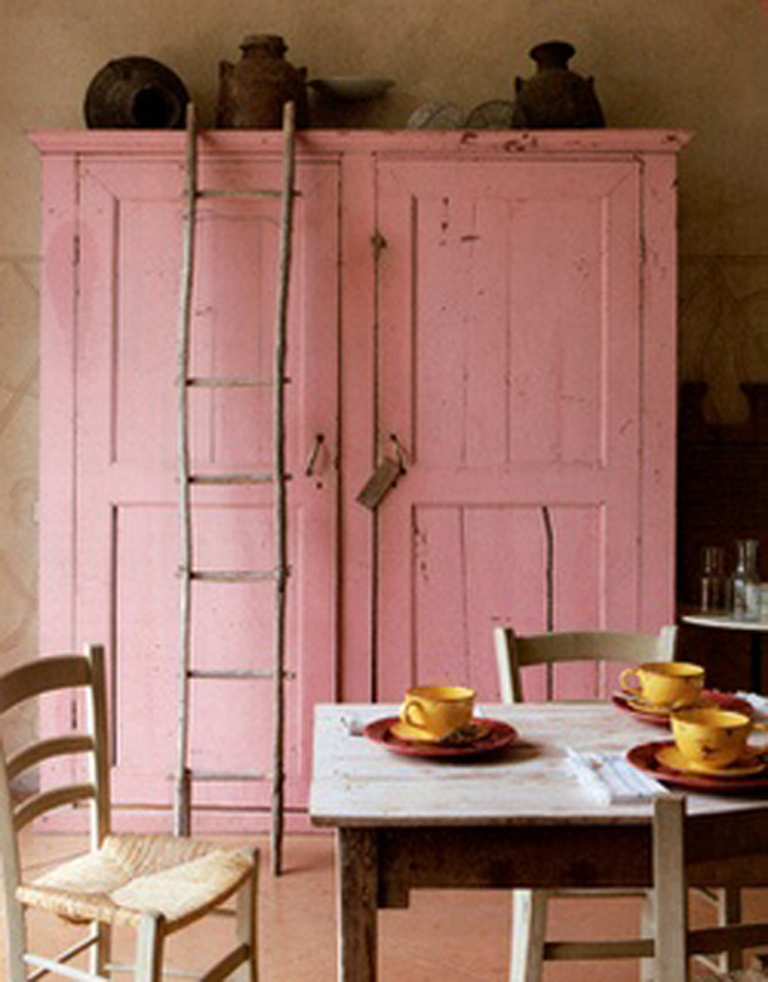 Eye For Design: Decorating With Distressed Pink Furniture