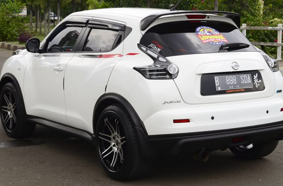 Modifikasi Mobil Nissan Juke Putih Terbaru
