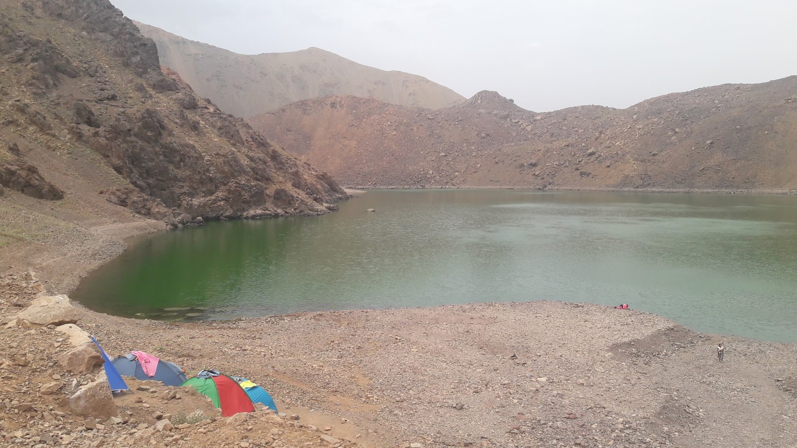 Lac d'ifni - une merveille au milieu des montagnes de l'atlas - Maroc ...