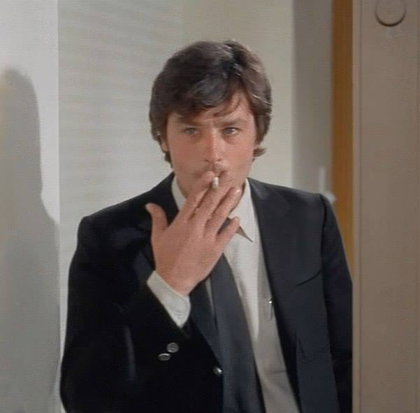 ALAIN DELON: HUMO. FUMATAS. SIGNAUX DE FUMÉE. SMOKE