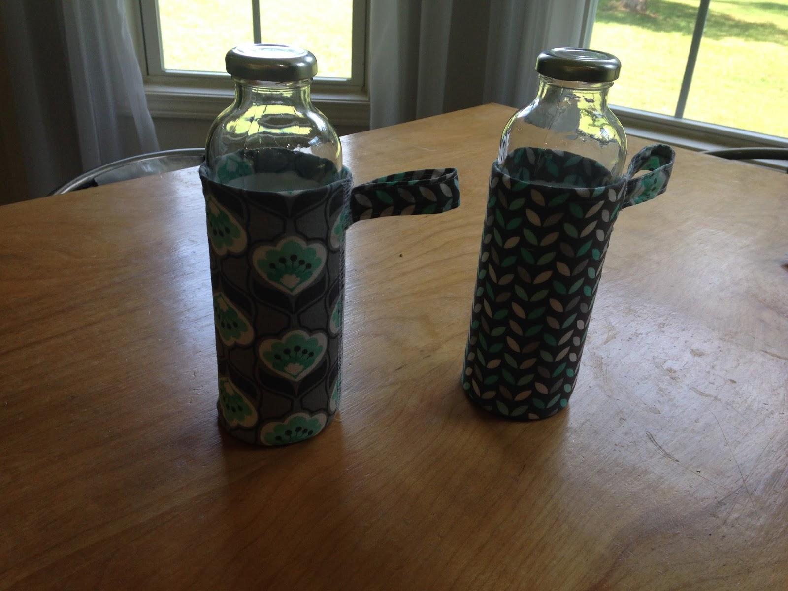 Lauren E Fabrications: Glass Bottle Sleeve