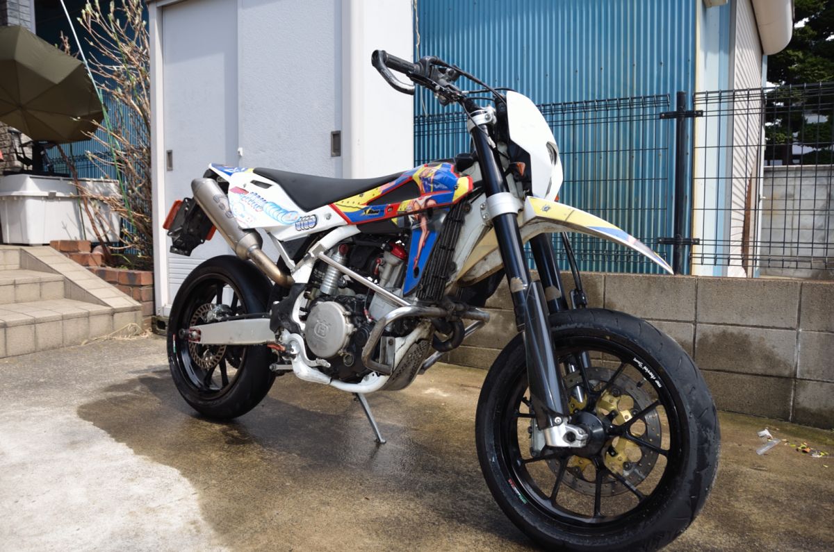 ハスクバーナSM450RでジムカーナA級を狙う話