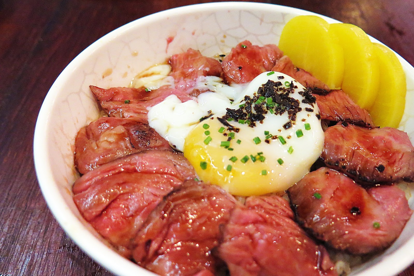Zacbhl: Tanuki Raw - A beef bowl that you must try at Orchard Central
