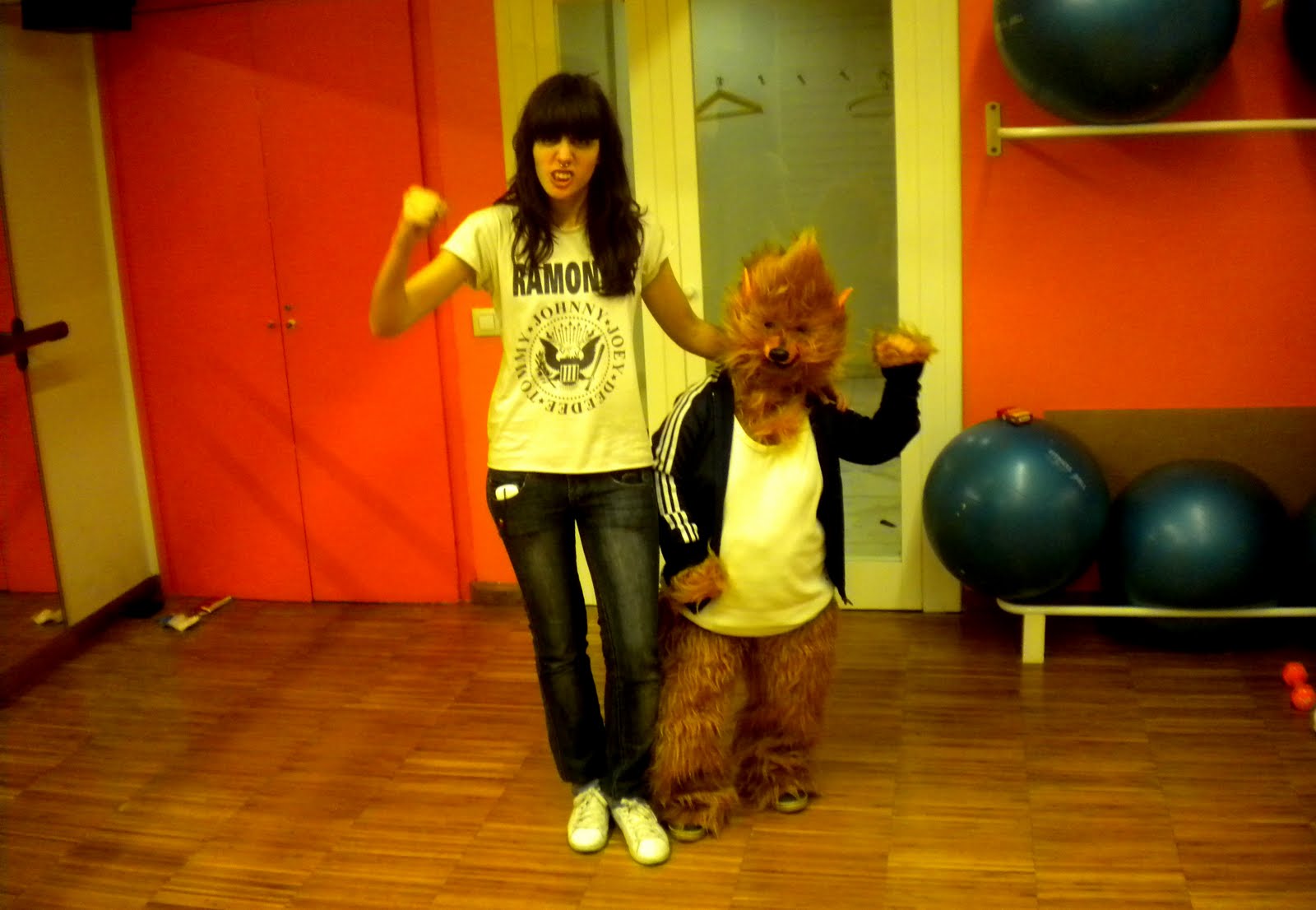 VENGA MONJAS: CUMPLEAÑOS DE LAS 26 ESCUPINADAS EN LA CARA