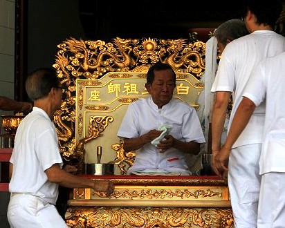 123travelguide.blogspot.com : Bangkok Famous White Dragon King Temple