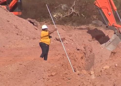 MEC&F Expert Engineers : One construction worker with Thompson Grading ...