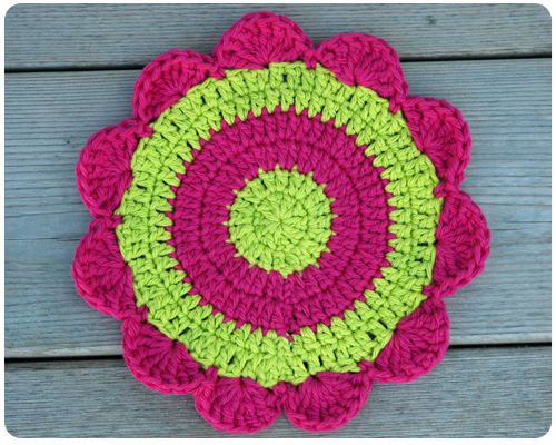 Crafty Cucumber: Daisy Wheel Dishcloth