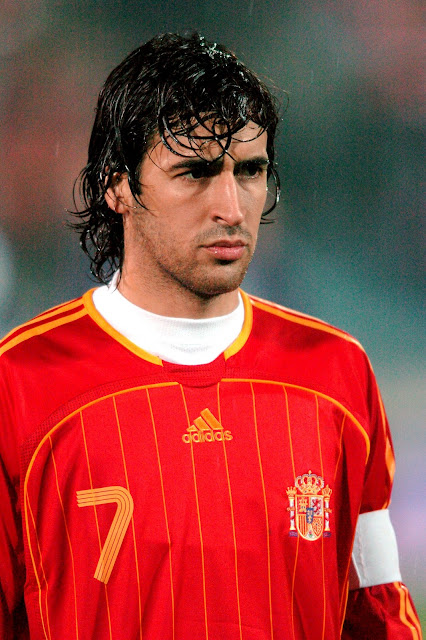 Famous Soccer Players Blog DDI: Handsome Soccer Star - Raúl González ...