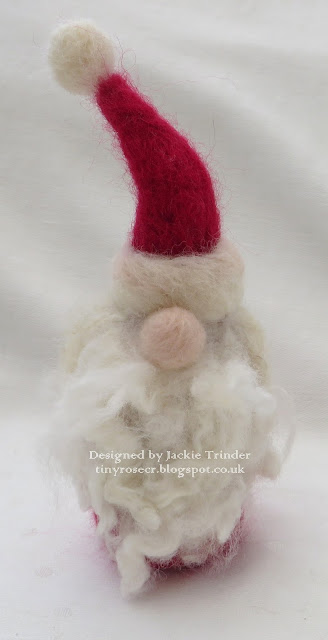 Tinyrose's Craft Room: Needle Felted Santa