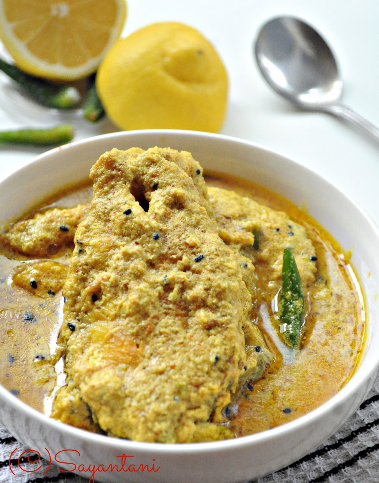 Til Rui (Rohu fish in Spicy sesame and mustard gravy) - A Homemaker's Diary
