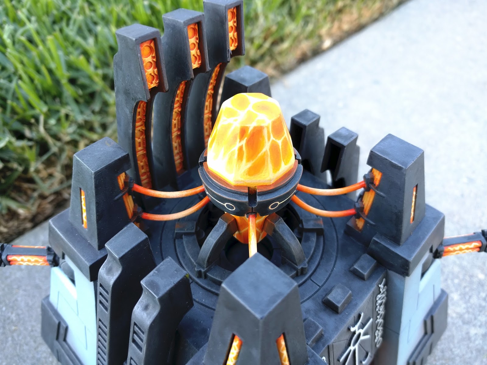 What's On Your Table: Necron Monolith Conversions - Faeit 212