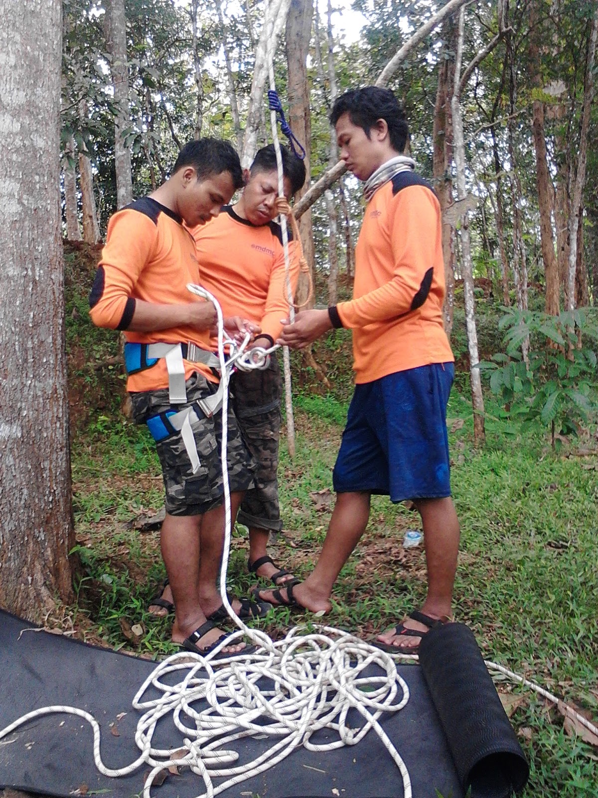 ETNIK_amor: Gunawan Budi Utomo latihan panjat tali dan Rafting di Desa ...