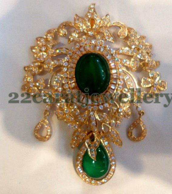 Locket with Emerald Stone - Jewellery Designs