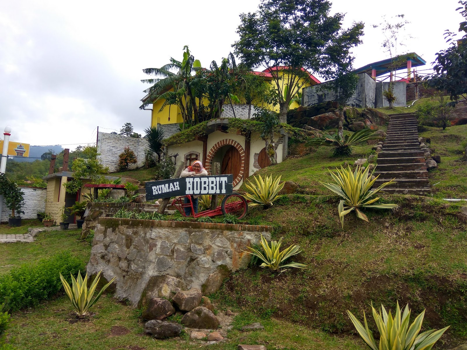 Rumah Hobbit Brastagi - Lifestyle Blogger Medan - Cerita Jalan