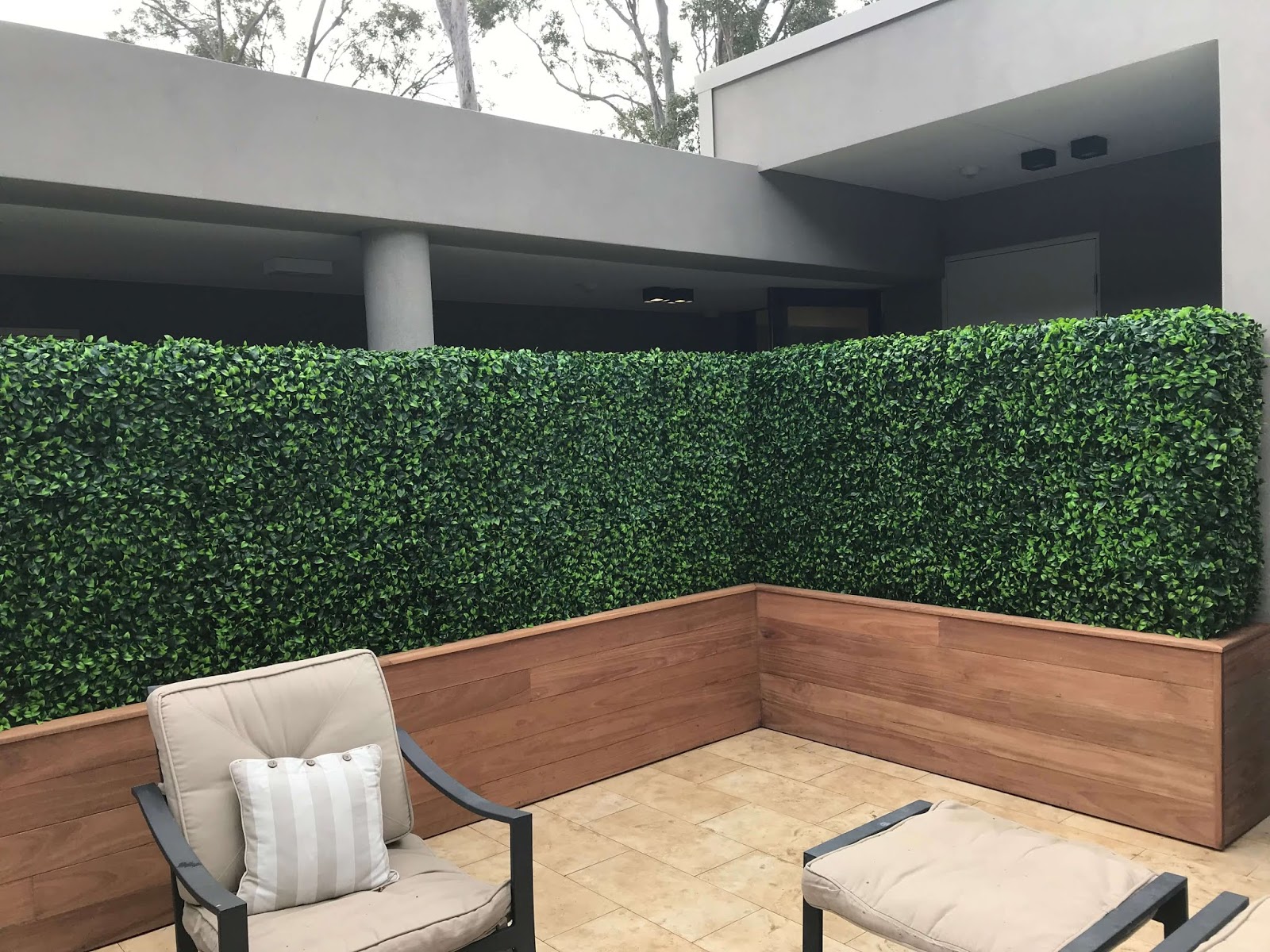 Amazing Artificial Green Grass Fence Walls Covering Hedge