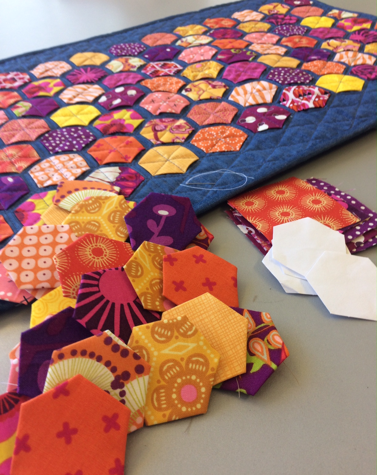 Quiltmanufaktur-Blog: Modern Hexies - Hexiesets von Allie and the Dude