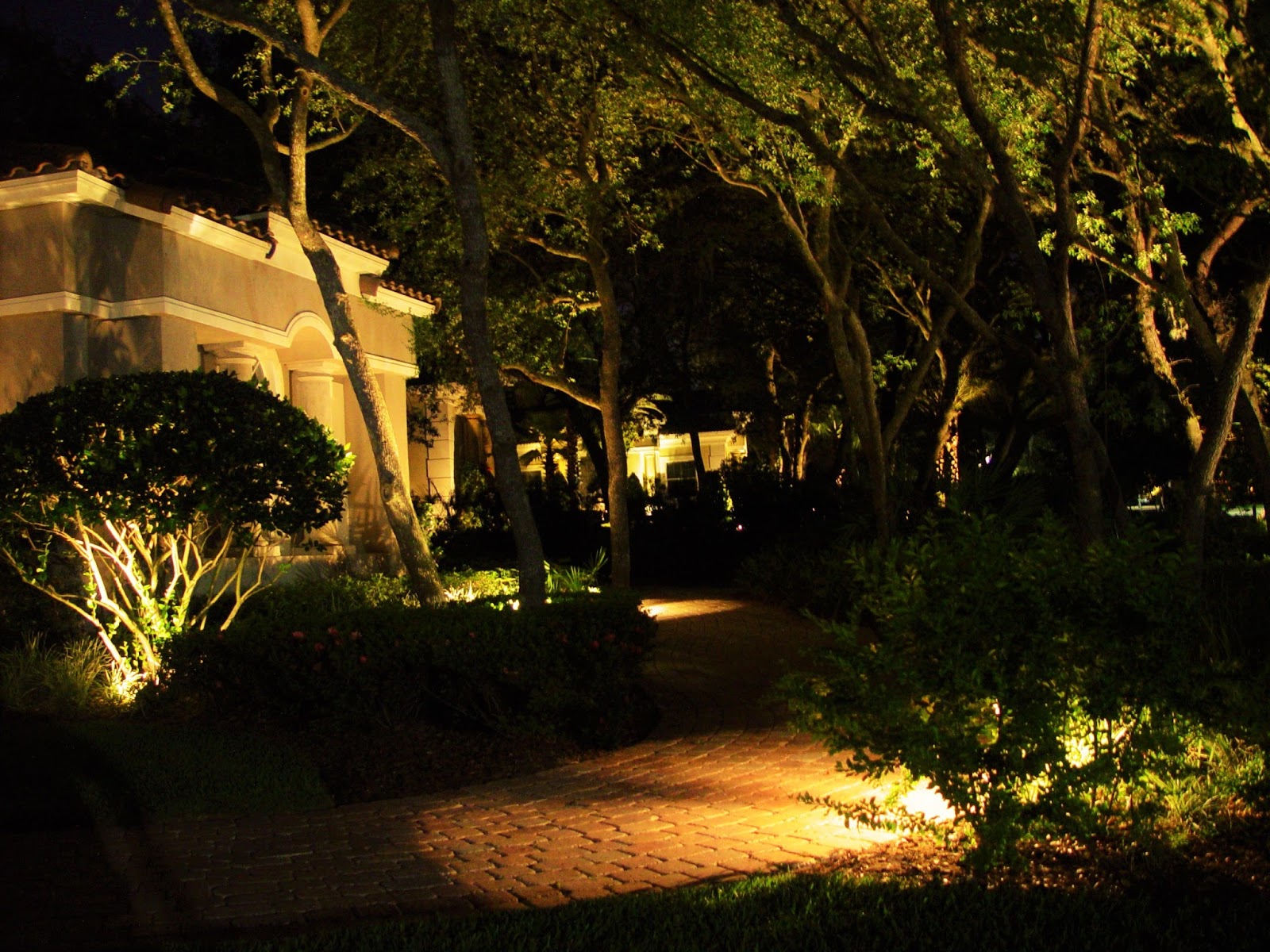 #1LandscapeLightingOrlando with Lightscapes Outdoor Lighting