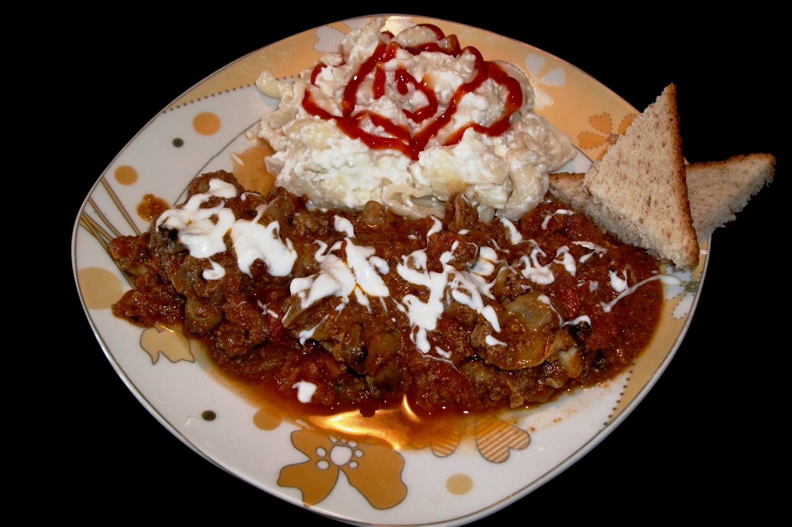 Ficatei de pui cu sos de rosii