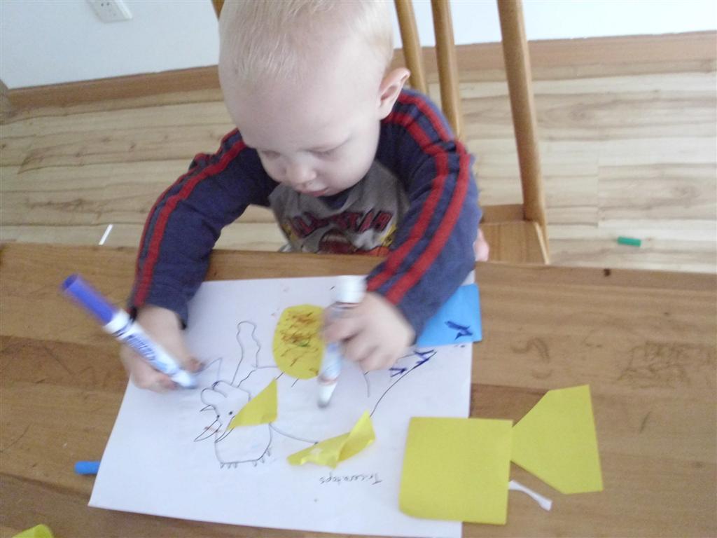 The Do-It-Yourself Mom: Dinosaur Themed Preschool Craft Idea: Shape-a ...