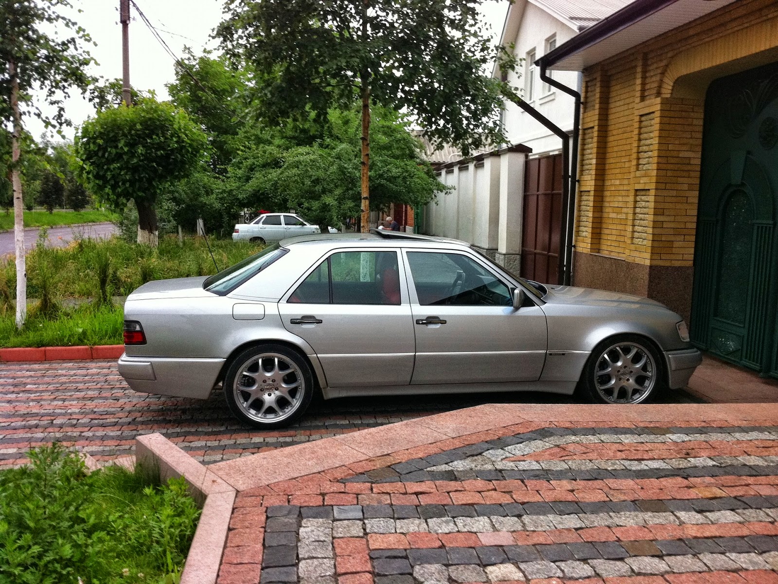 W124 BRABUS E65 based on Mercedes-Benz E500 | BENZTUNING