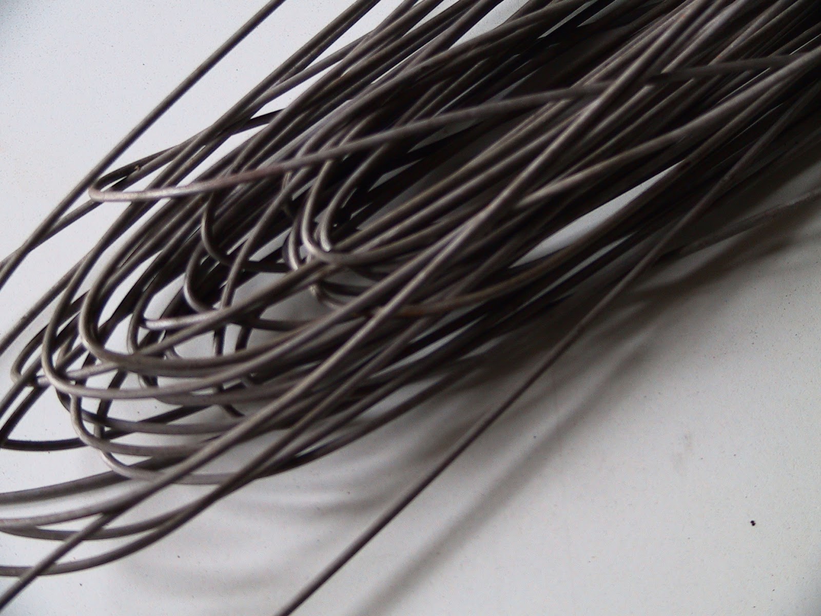 Tresseuse: Matières premières : le fil de métal