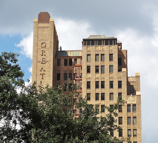Houston Streetwise: Great SW Building on corner of Austin St. and Texas