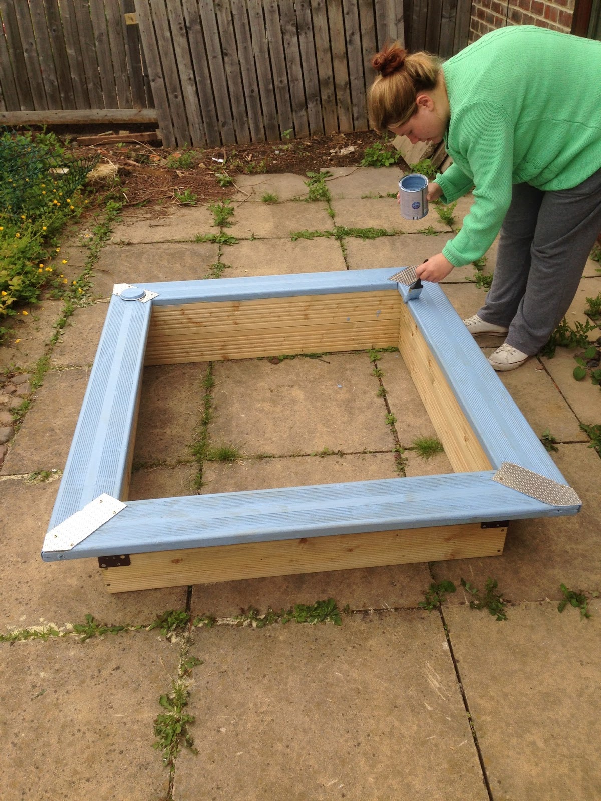 How to Build a Children's Sandpit | B&Q DIY Challenge ... The Yorkshire ...