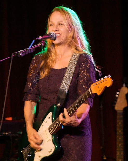 Zona Rock Dan Metal : CHARLOTTE CAFFEY