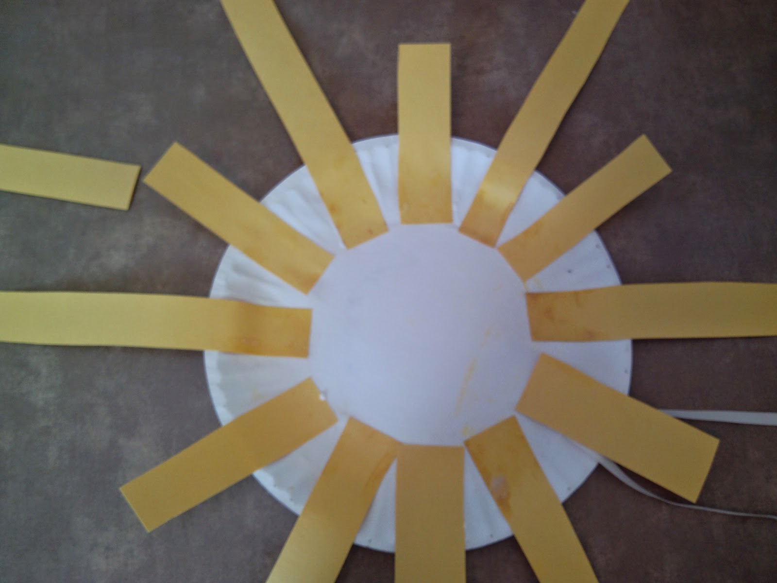 The Ultimate Work At Home Momma!: DIY Sunshine paper plate- Toddler Craft