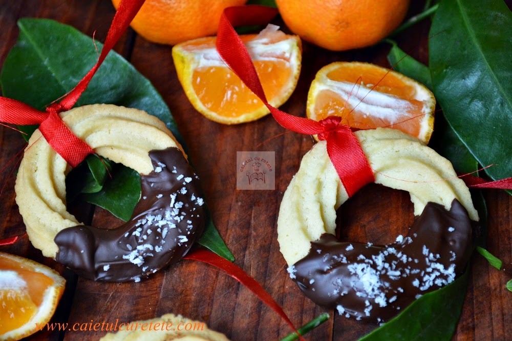 Fursecuri fragede cu glazura de ciocolata - CAIETUL CU RETETE