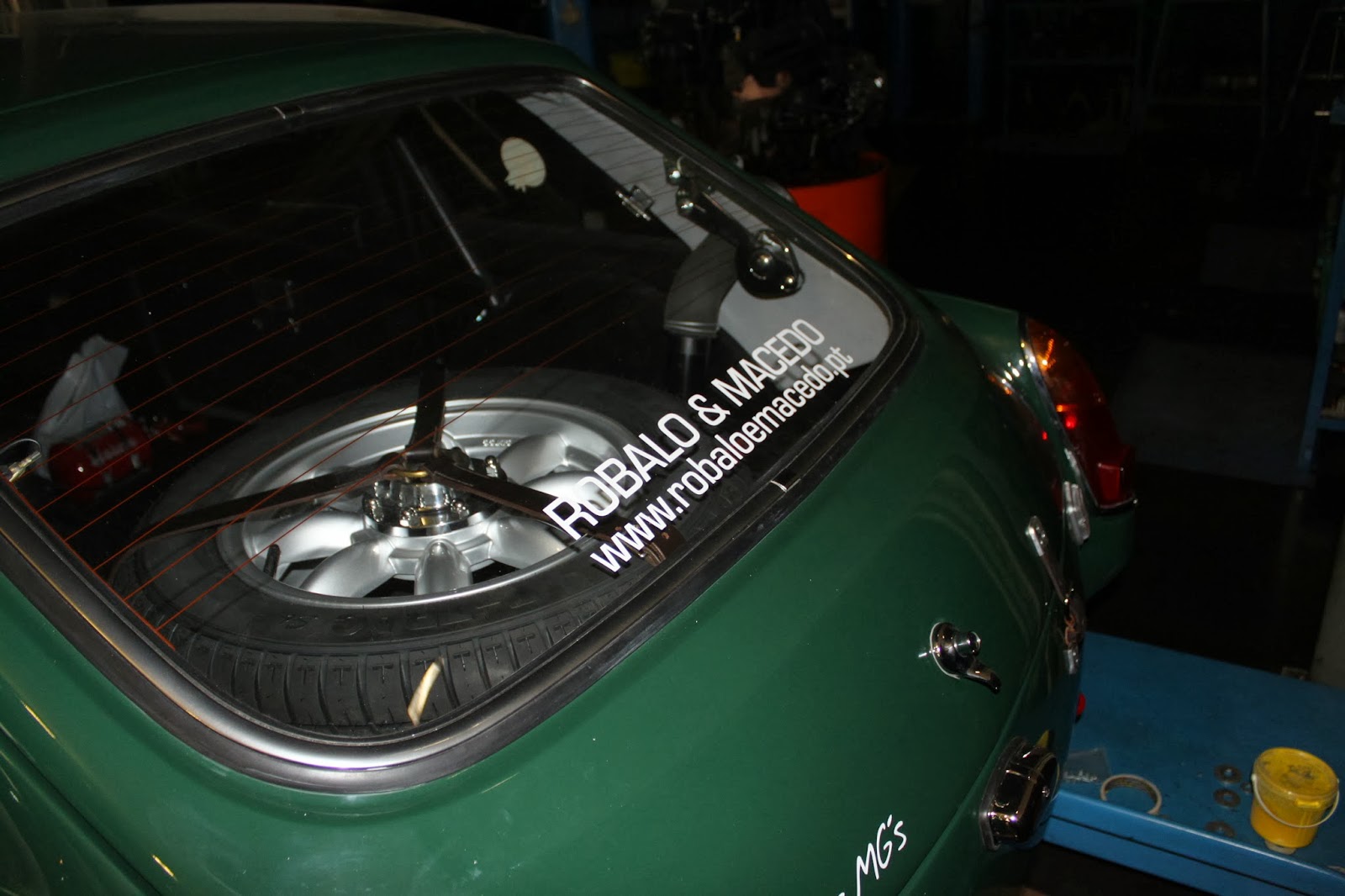 Historic Rally & Classic Race Cars: MGC GT - O último works da MG.