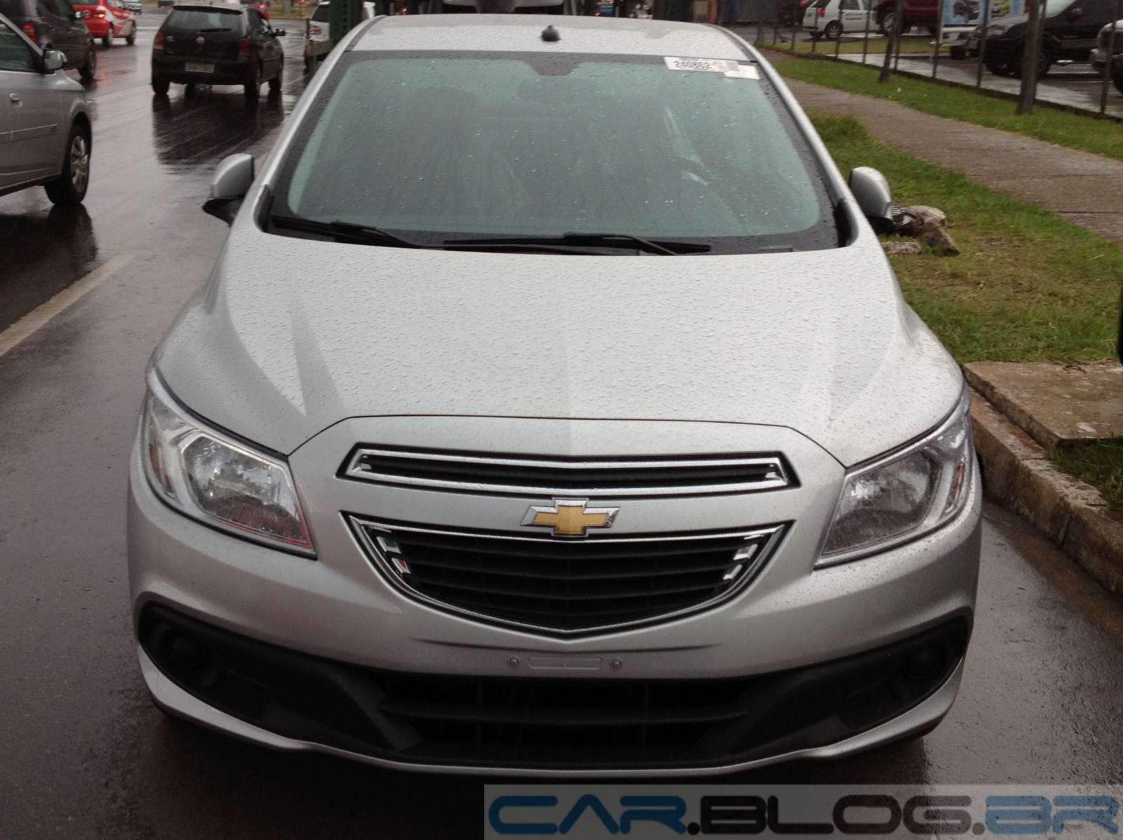 Novo Chevrolet Prisma LT 1.0: fotos, preços, itens de série e ficha técnica