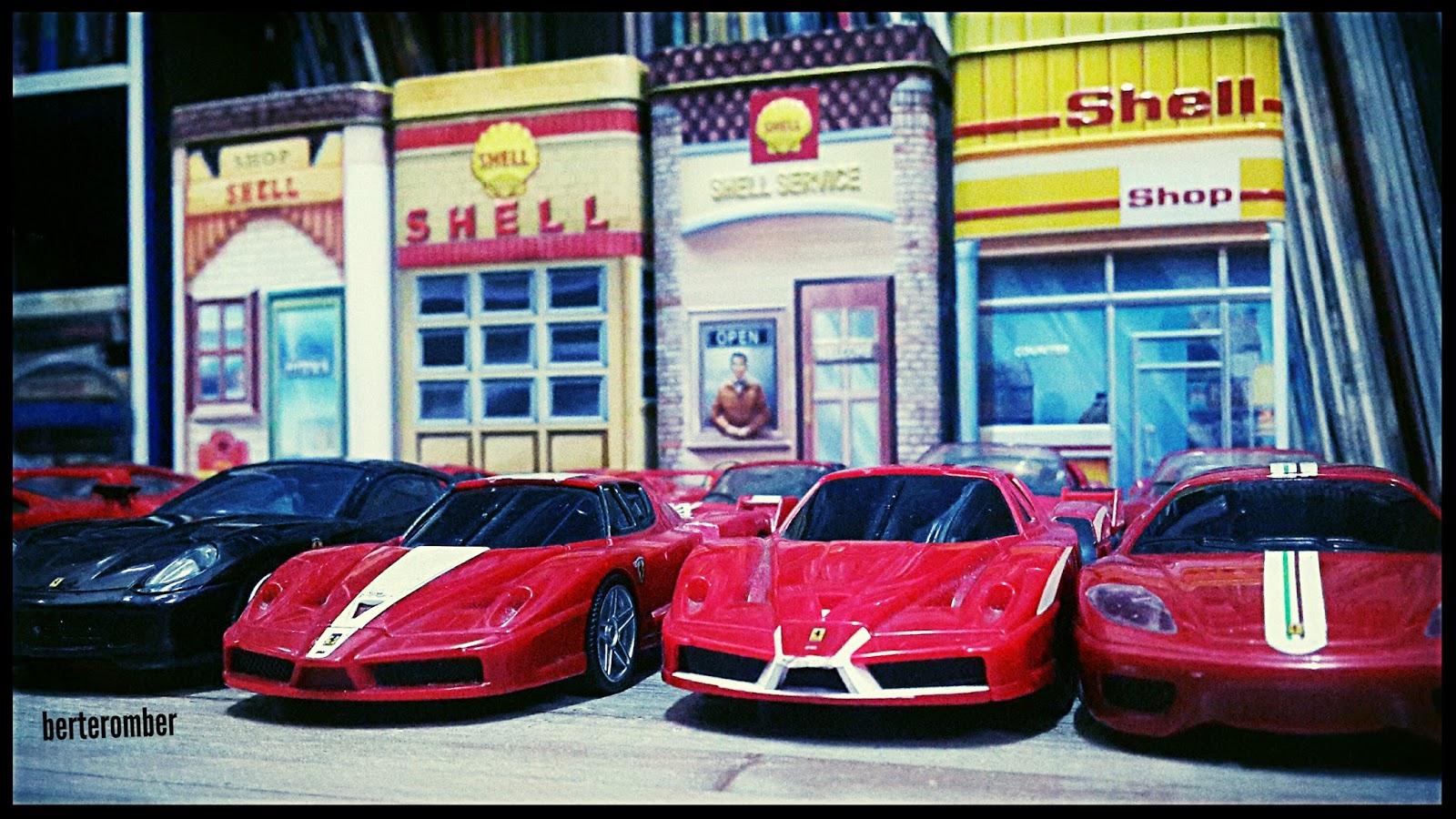 BERTEROMBER: Shell V-Power Ferrari 1:38 model Cars Collection
