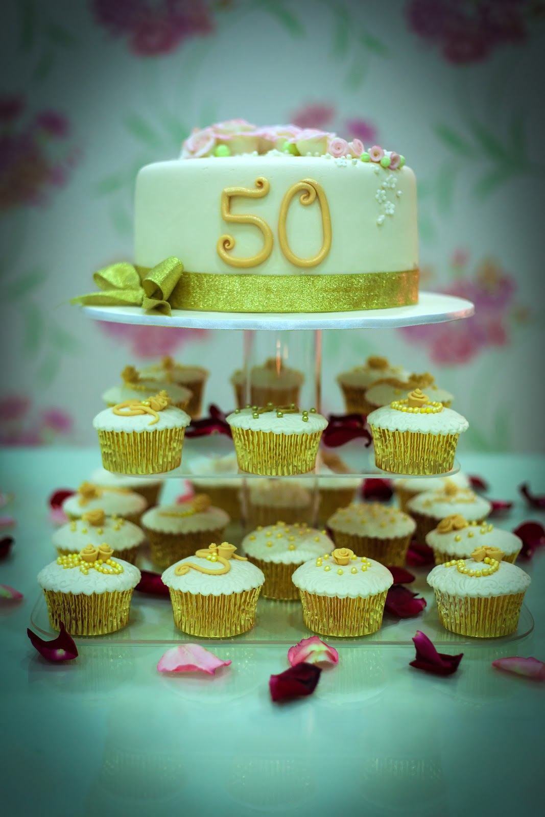 Upper Crust Bakery: Fondant Cakes