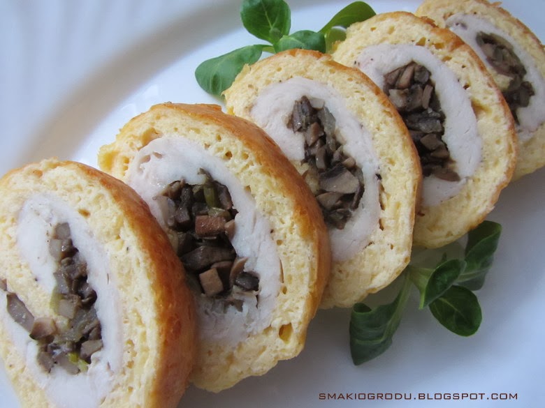 Smaki ogrodu: ROLADA SEROWA Z KURCZAKIEM I PIECZARKAMI