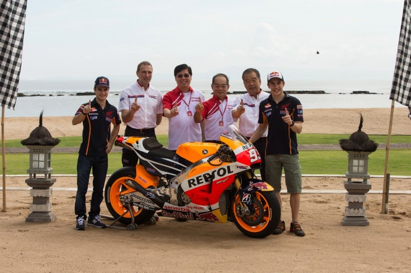 Stu's Shots R Us: Repsol Honda Unveils New Livery for 2015 MotoGP World ...