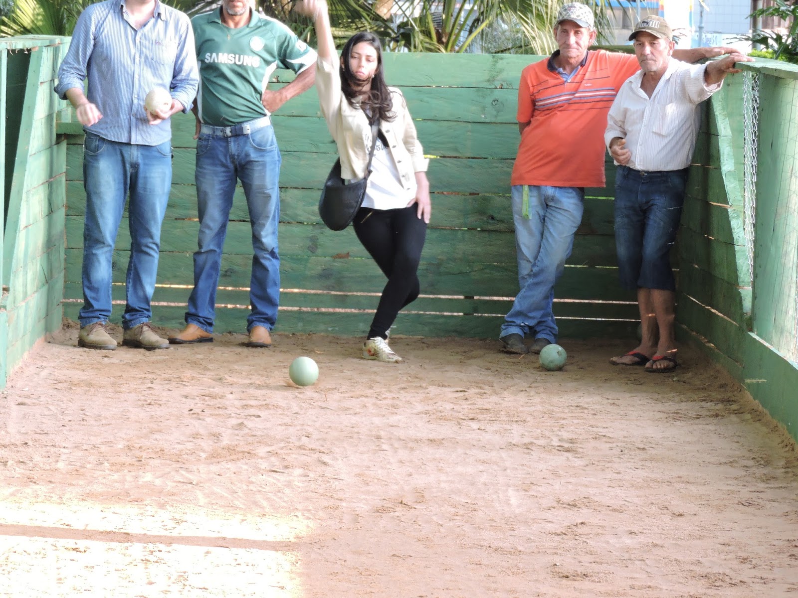 VOZ DO POVO ARAPOTI: INAUGURAÇÃO DA QUADRA DE BOCHA.