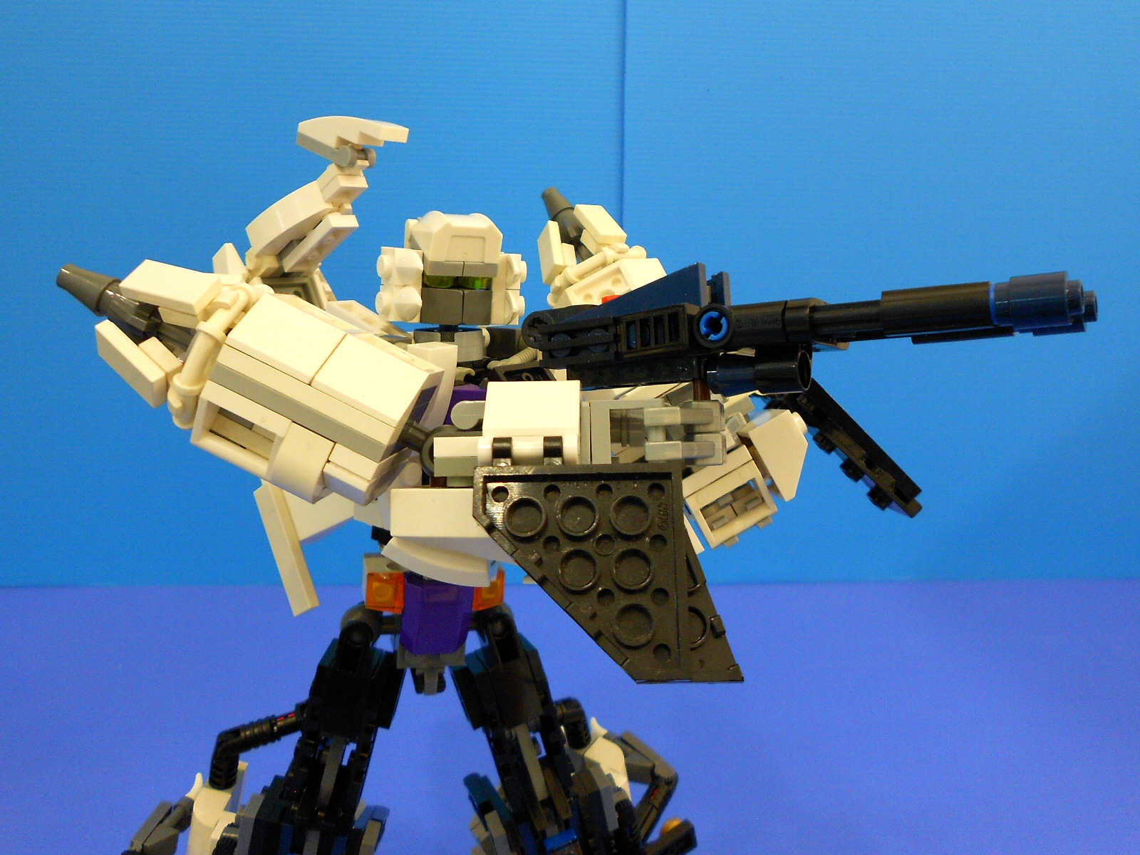 Alanyuppie's LEGO Transformers: LEGO "Fall of Cybertron" Snapdragon