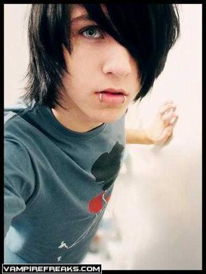 Emo Hair | Emo Hairstyles | Emo Haircuts: emo lip piercing