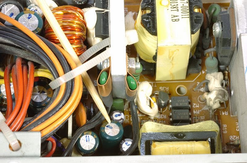 電算機孝行: IBM NetVista M41 の電源ユニット修理