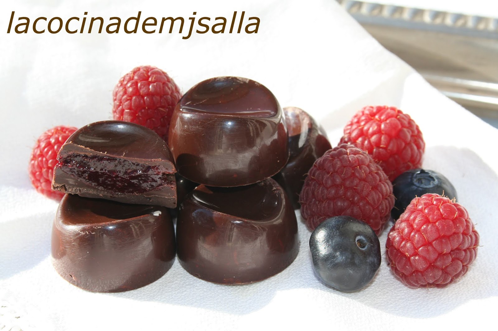 BOMBONES RELLENOS DE FRAMBUESAS Y ARÁNDANOS